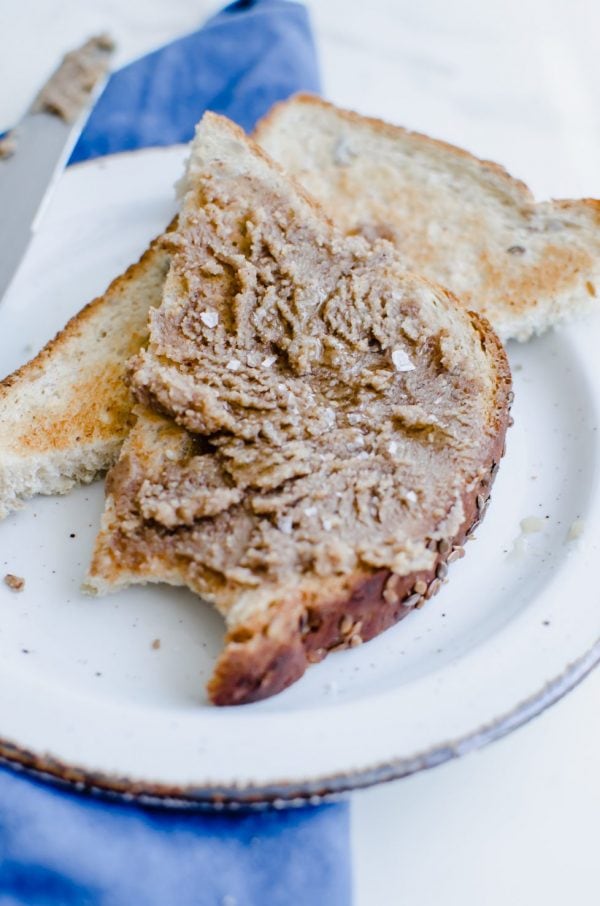 How to Make Homemade Pecan Butter - A Simple and Easy Recipe!