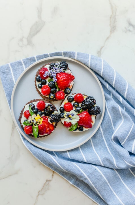 Mini Chocolate Tart with Cream Cheese and Fruit | Recip with VIDEO